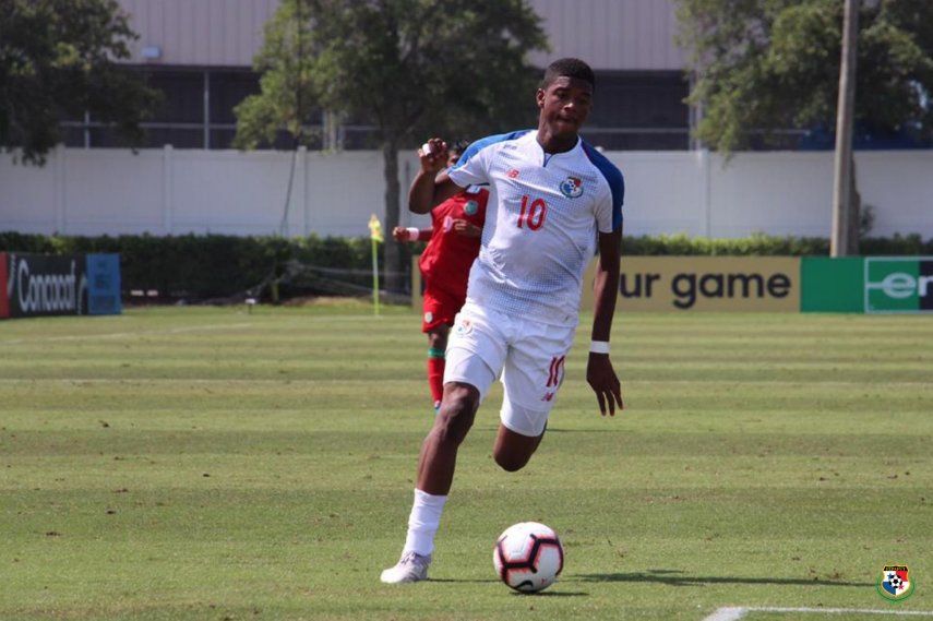 Reymundo Williams sufre lesión en el Guatemala vs Panamá Sub-20