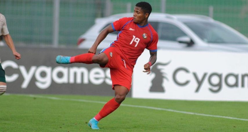 Kahiser Lenis: Siempre es un orgullo vestir la camiseta de la selección