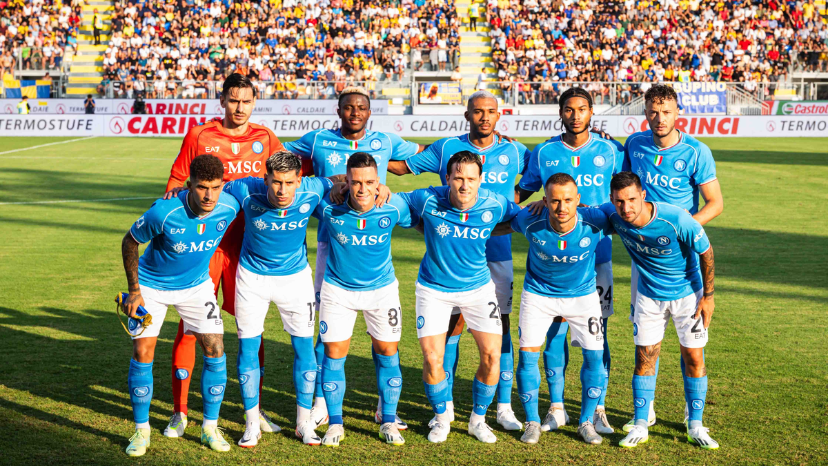 Napoli empieza la defensa del título con victoria en la Serie A