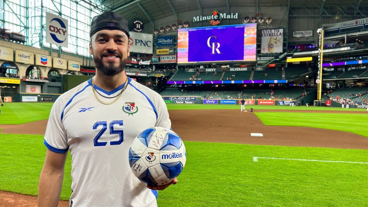 Justin Lawrence se pone la camiseta de Panamá y muestra su apoyo