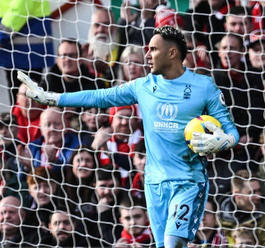 Keylor Navas brilla en el debut con el Nottingham Forest