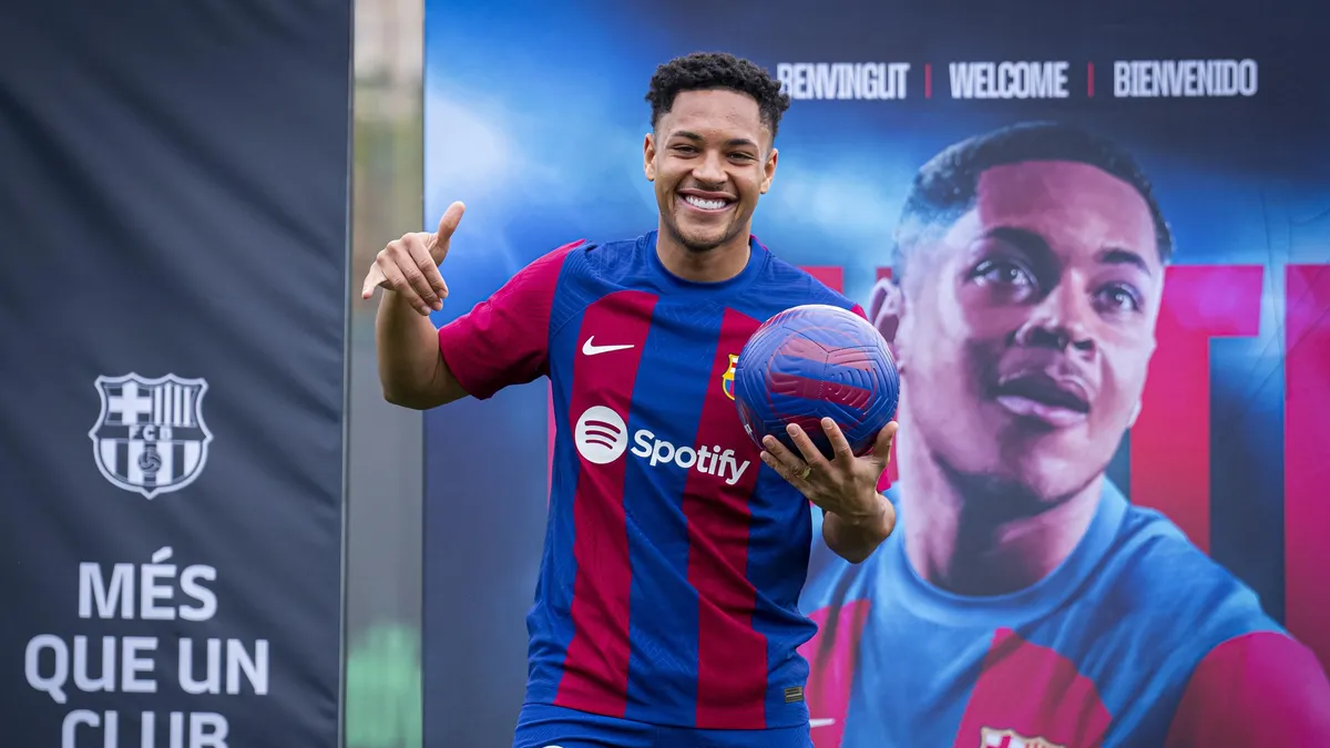 Vitor Roque fue presentado como jugador del FC Barcelona