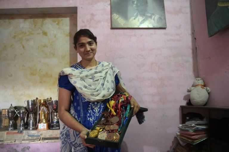 Mujer, cristiana y levantadora de pesas, difícil combinación en Pakistán