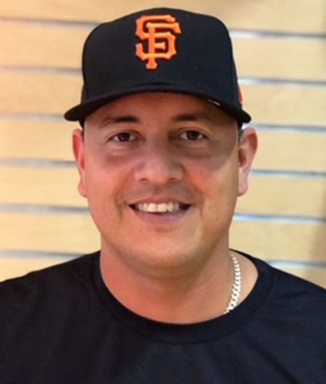 Panameño Julio Rangel será coach de pitcheo de los Rangers