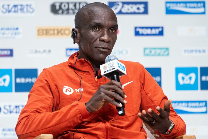 Eliud Kipchoge rindió homenaje a Kiptum antes de la maratón de Tokio
