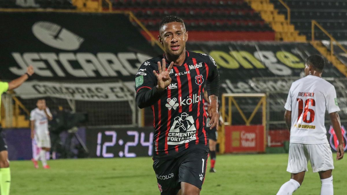 Gabriel Torres con golazo y asistencia en victoria de Alajuelense