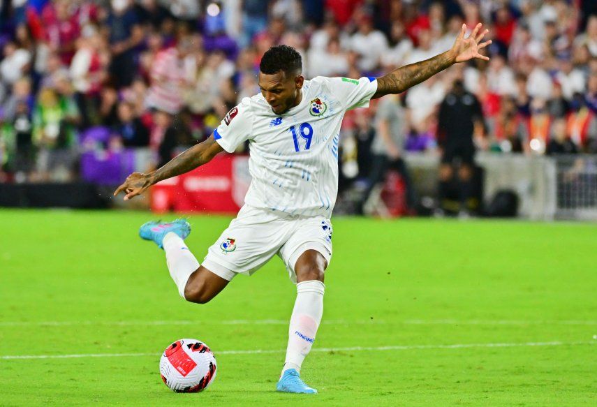 Fanáticos en Perú se despiden de Alberto Quintero