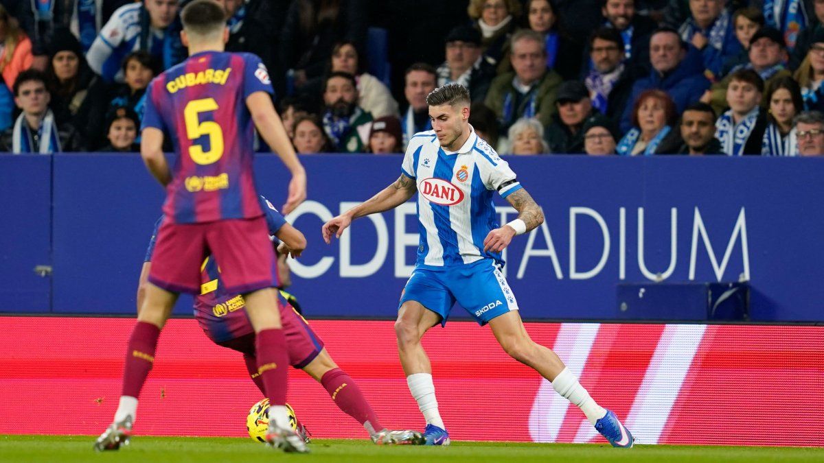 ¡MÁS LÍDERES!: Joan García aguantó y Femín creó los goles del FC Barcelona