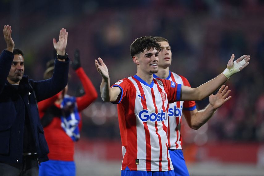 El Girona golea al Alavés y sigue líder de LaLiga