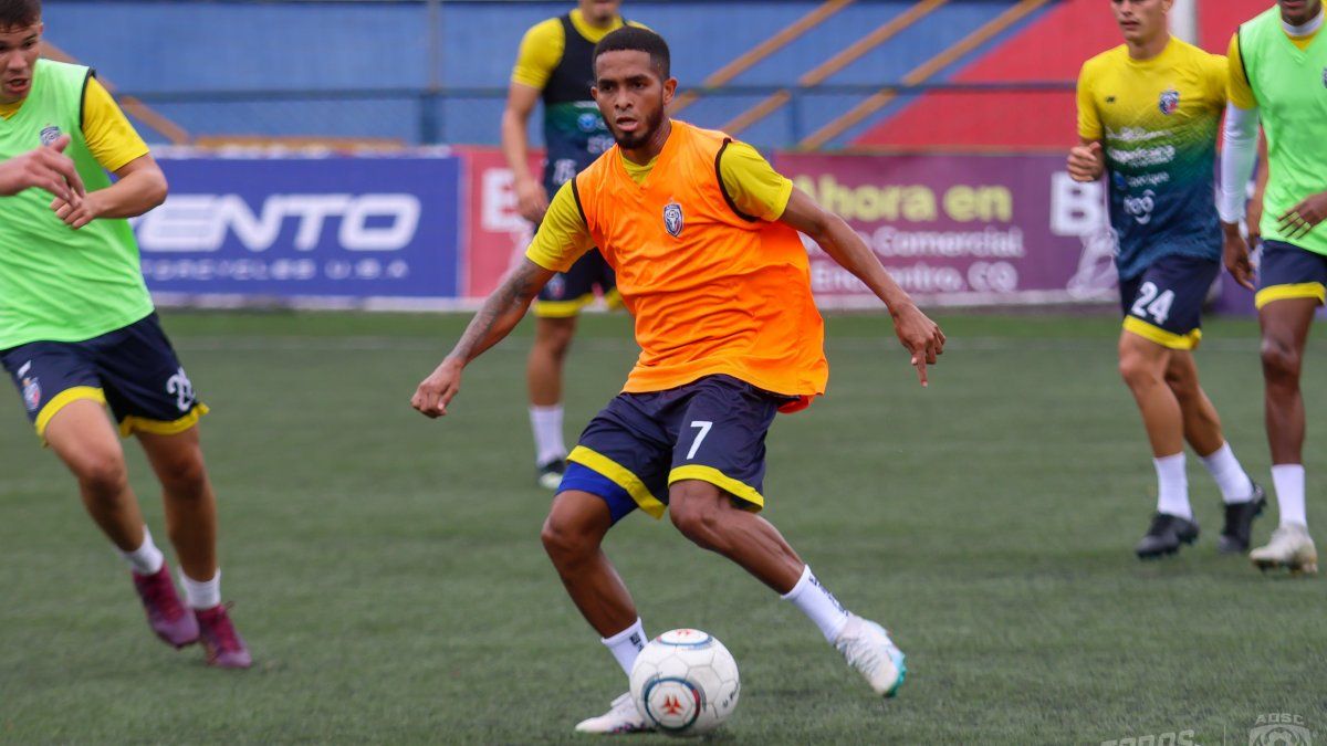 César Yanis está habilitado para debutar en el AD San Carlos