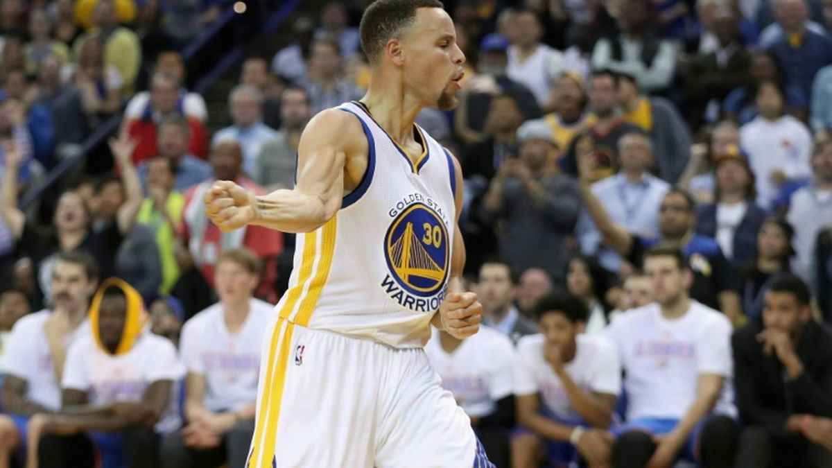 Stephen Curry sigue como líder anotador en la NBA Stephen Curry sigue como líder anotador en la NBA
