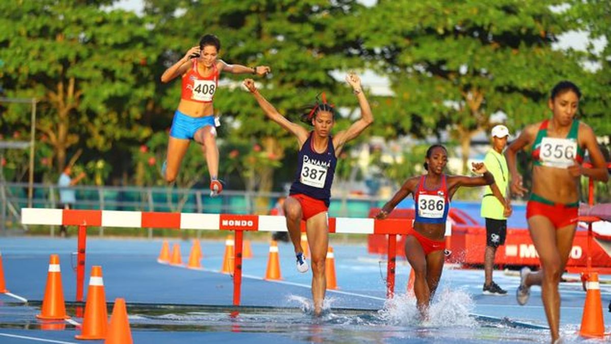 Andrea Ferris con bronce en los 3 mil metros con obstáculos