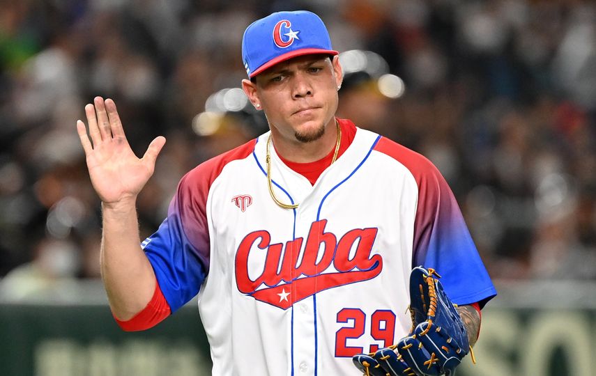 MLB: Azulejos pactan con el cubano Yariel Rodríguez
