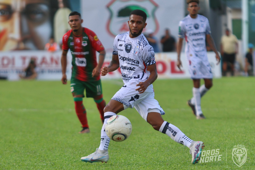 César Yanis debutó en el empate del AD San Carlos