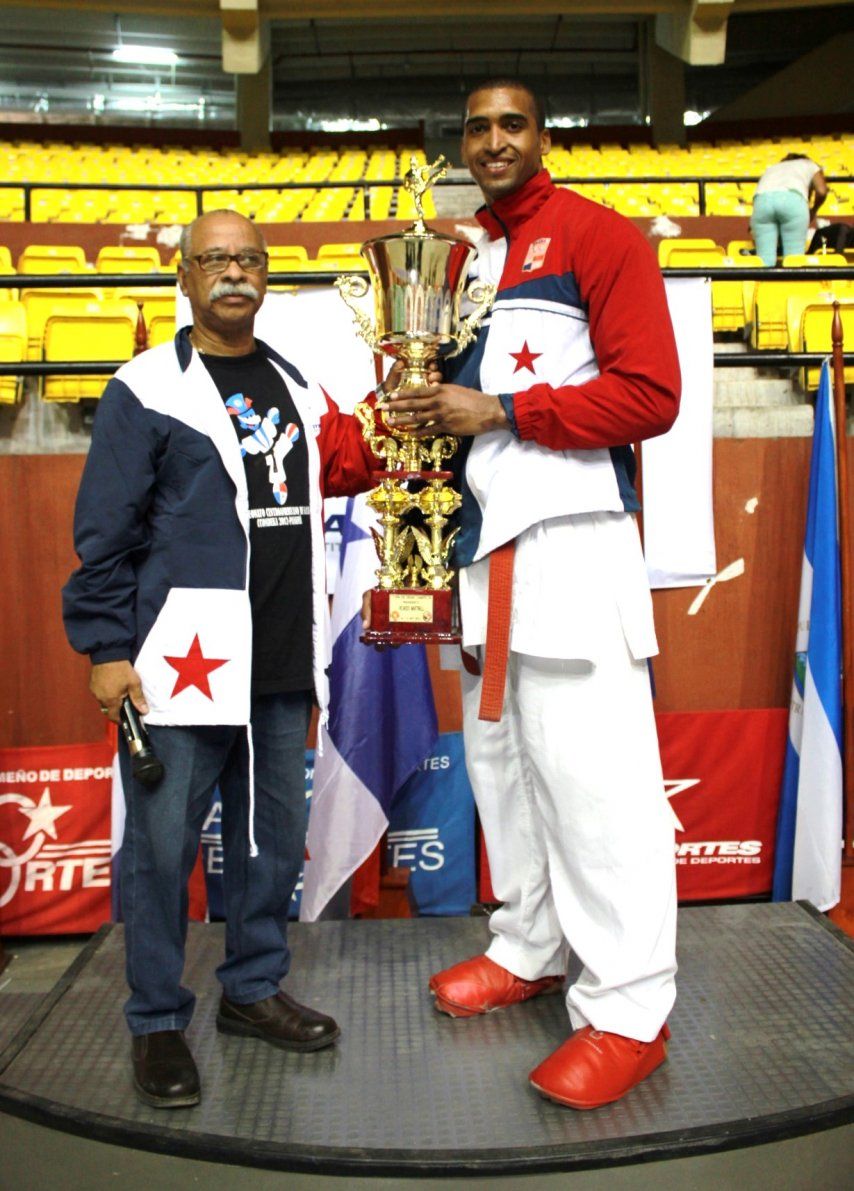 Valentín González, campeón del abierto internacional de Karate Do