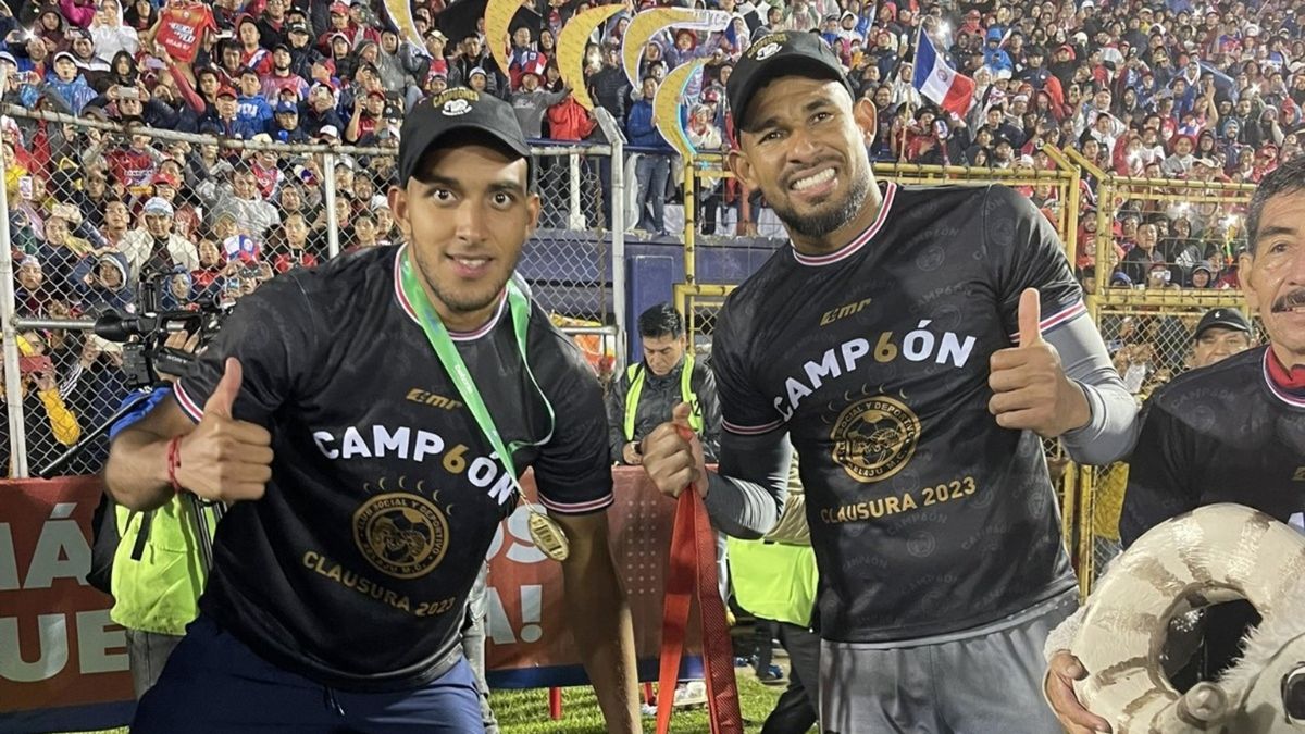 Xelajú se corona campeón en Guatemala con dos panameños