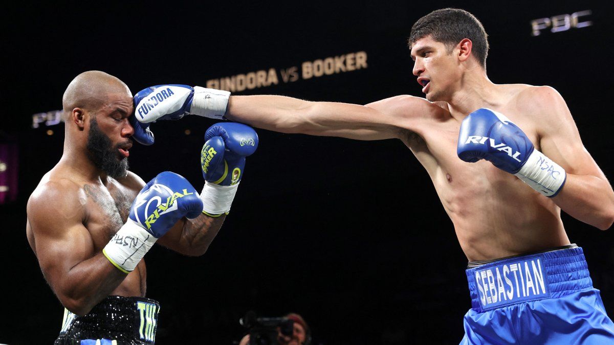 Sebastian Fundora fulmina a Chordale Booker para retener títulos