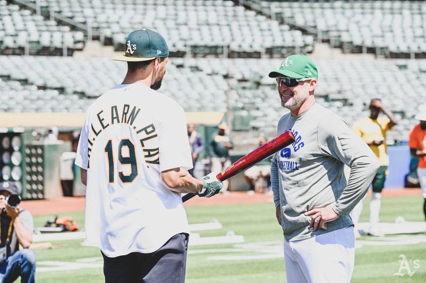 Stephen Curry se asocia con Oakland para albergar niños en su fundación