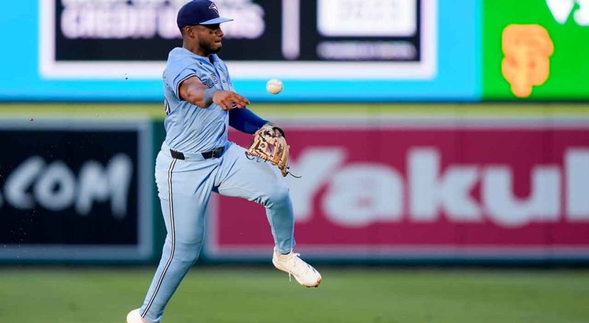 MLB: Leonardo Jiménez fue retirado del line-up de Toronto por molestias ...