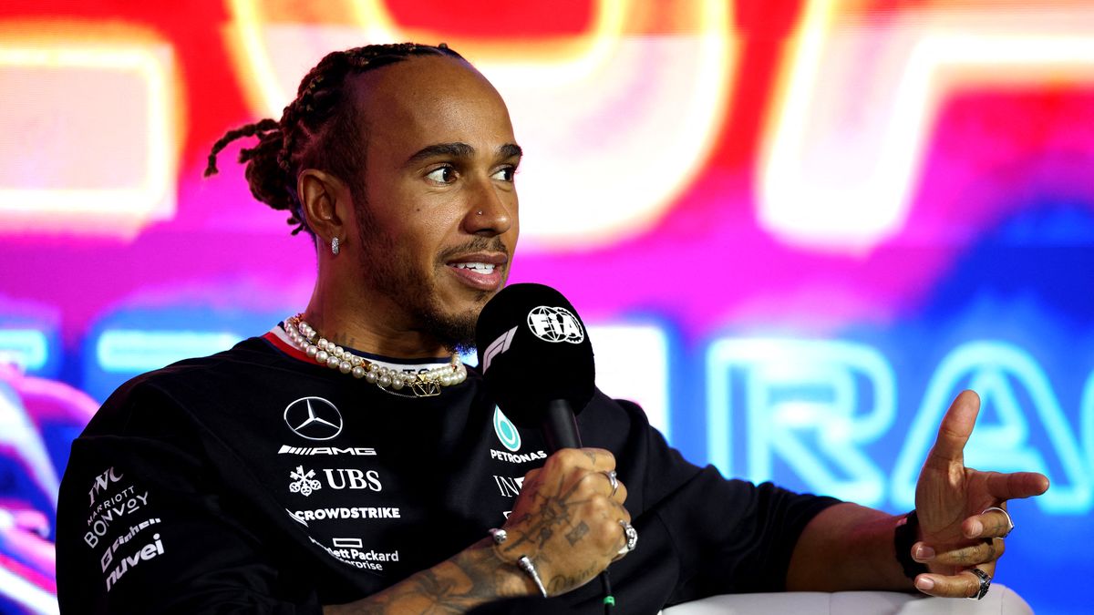 Lewis Hamilton pasaría a Ferrari en la temporada 2025, según informes
