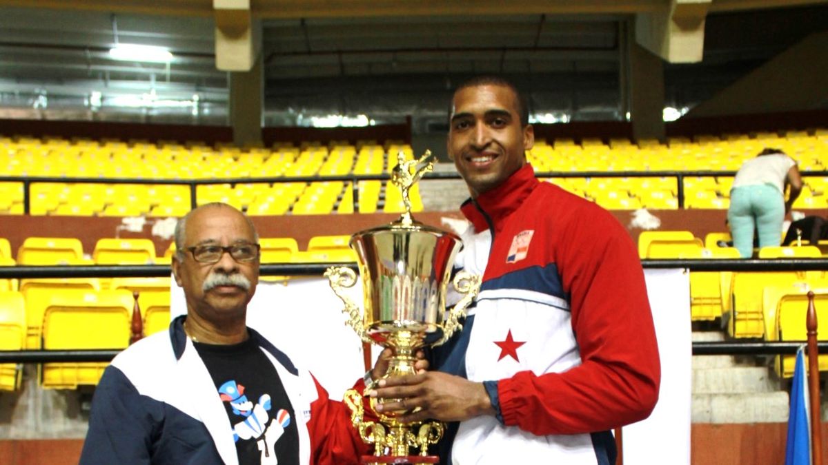 Valentín González, campeón del abierto internacional de Karate Do