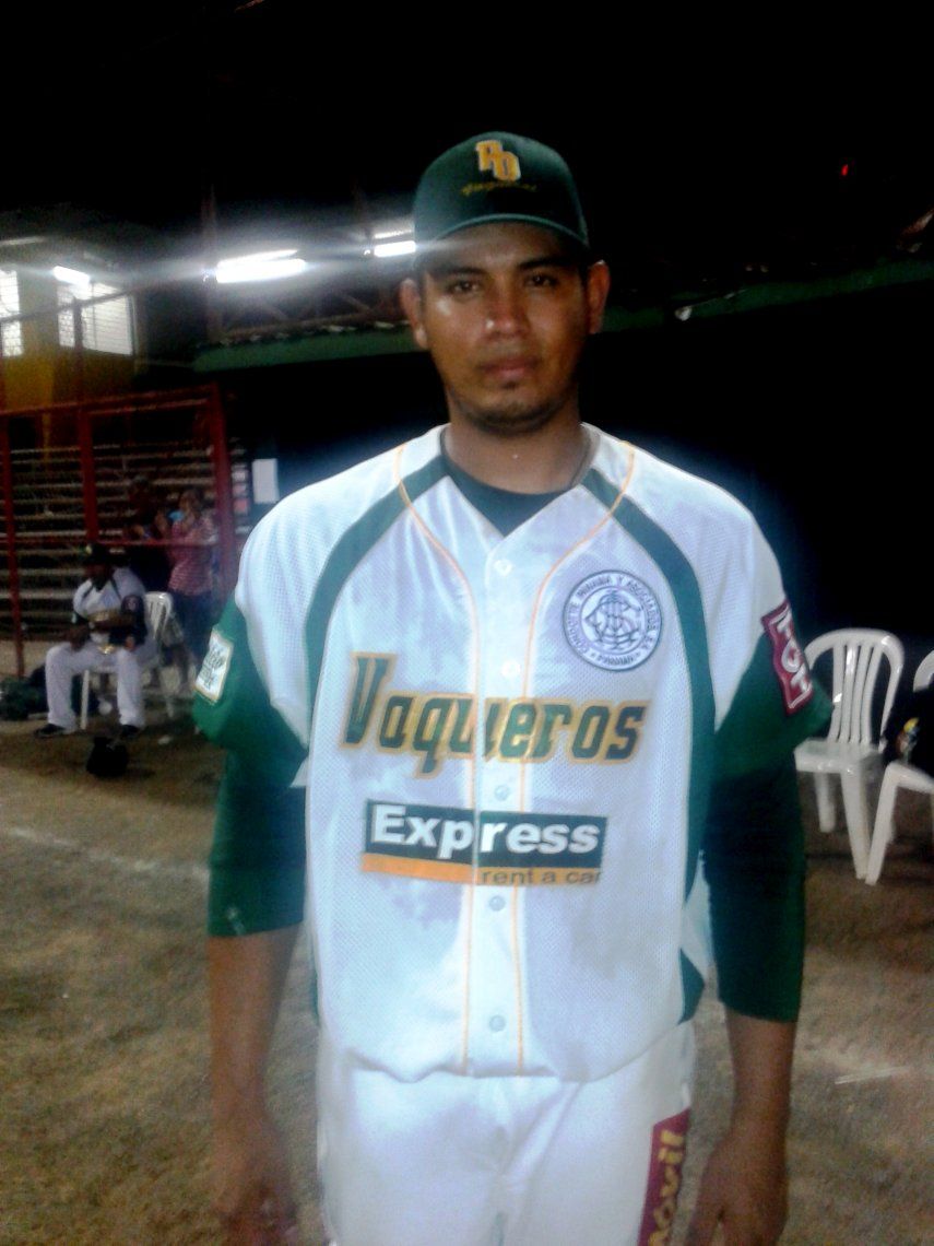 Luis Machuca gana el premio Roberto “Flaco Bala” Hernández