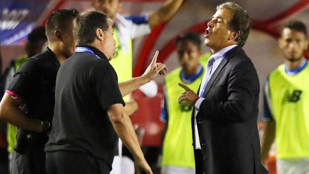 Jorge Luis Pinto calienta el duelo ante Bolillo Gómez