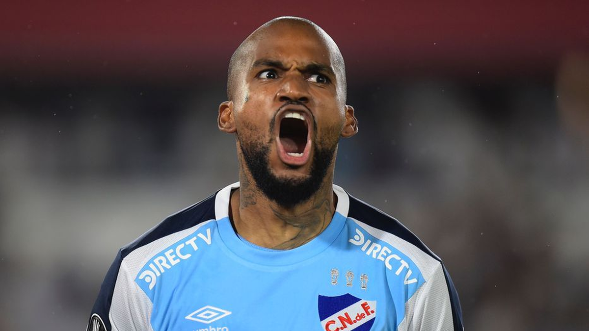 Luis Mejía se recuperó y sale titular para el Clásico del fútbol uruguayo