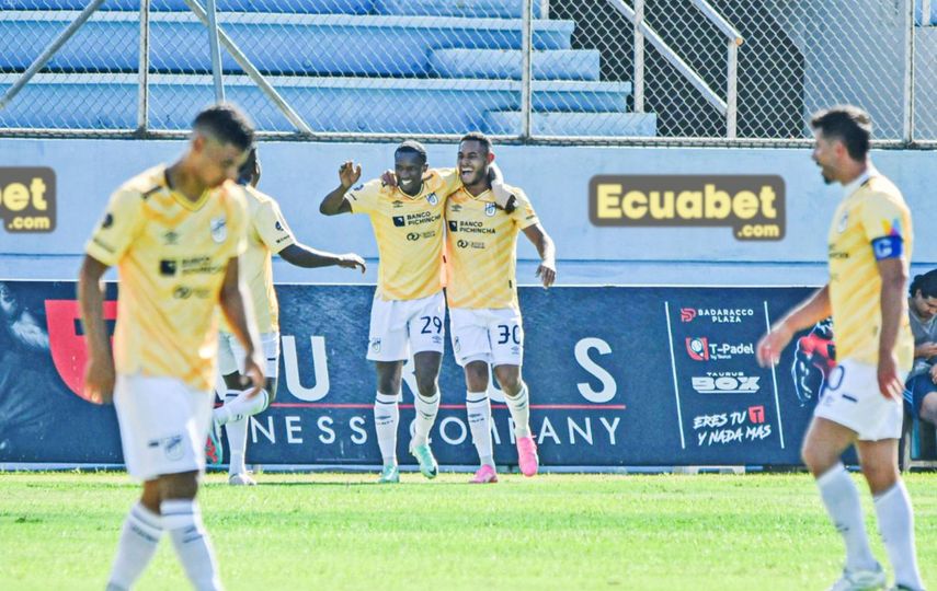 Ismael Díaz y José Fajardo con sus goles le dan victoria a U. Católica