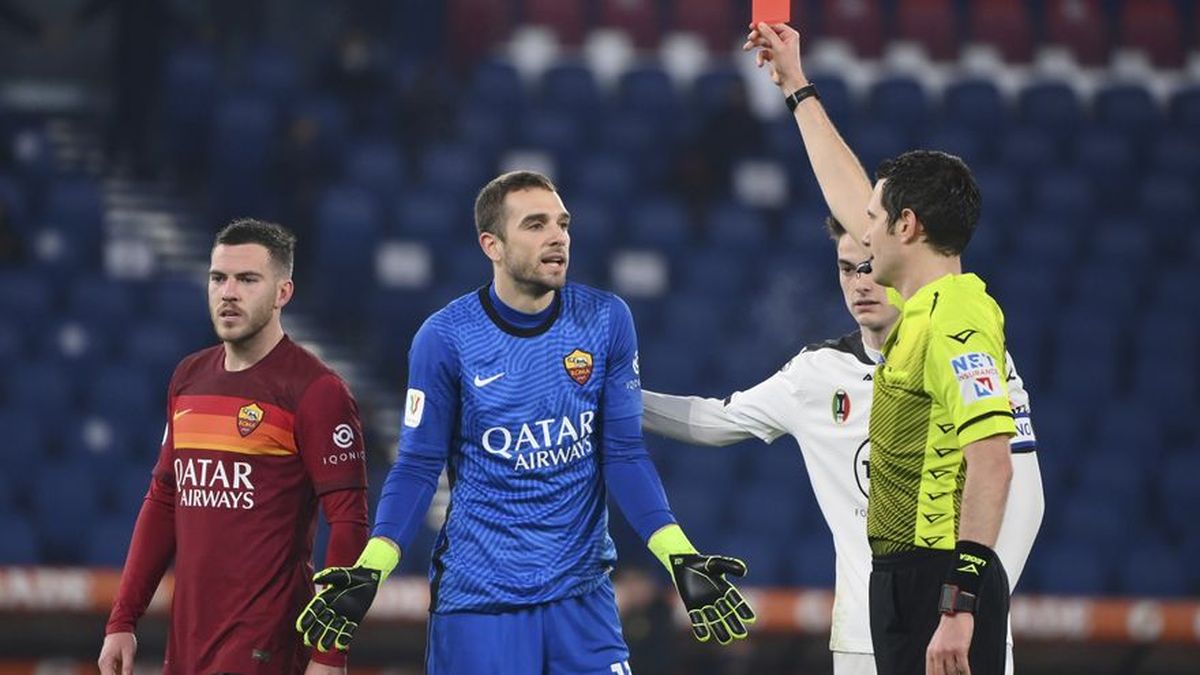 Decretan derrota de Roma por hacer 6 cambios en Copa Italia