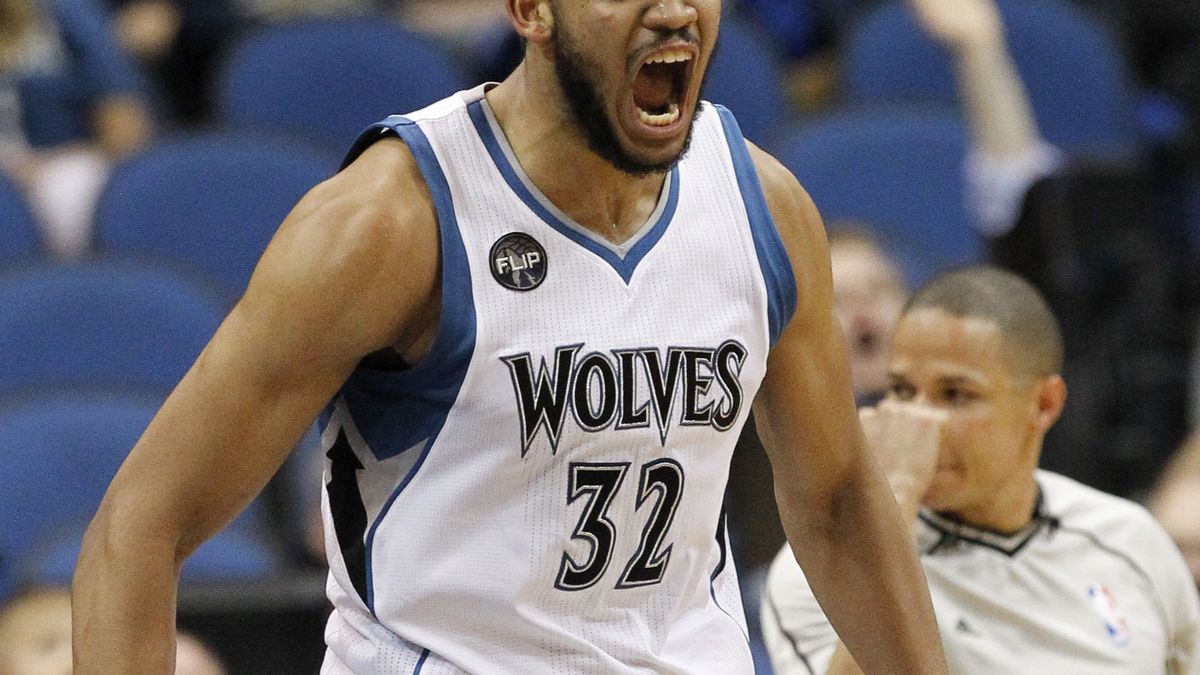 Con doble doble de Towns, Wolves vencen a Suns