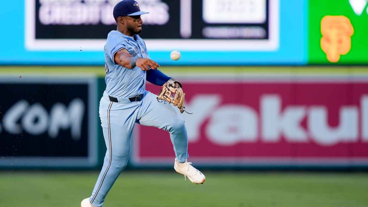 MLB: Leonardo Jiménez fue retirado del line-up de Toronto por molestias ...