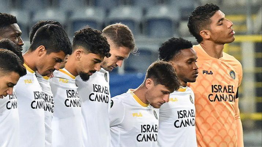 Conference League: Orlando Mosquera le gana el duelo a Guerrero en su debut