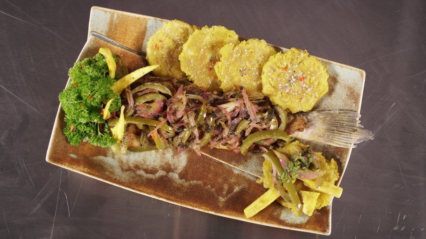 Pescado al escabeche con patacones - Alejandro y Regina