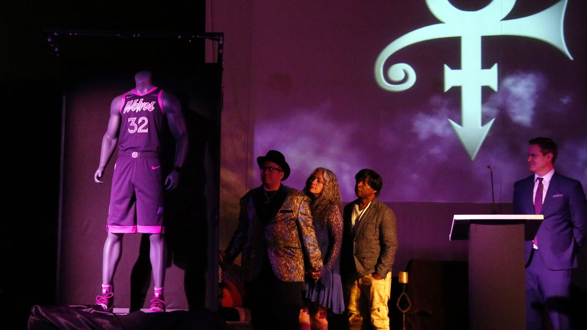 Timberwolves presentan uniforme inspirado en Prince