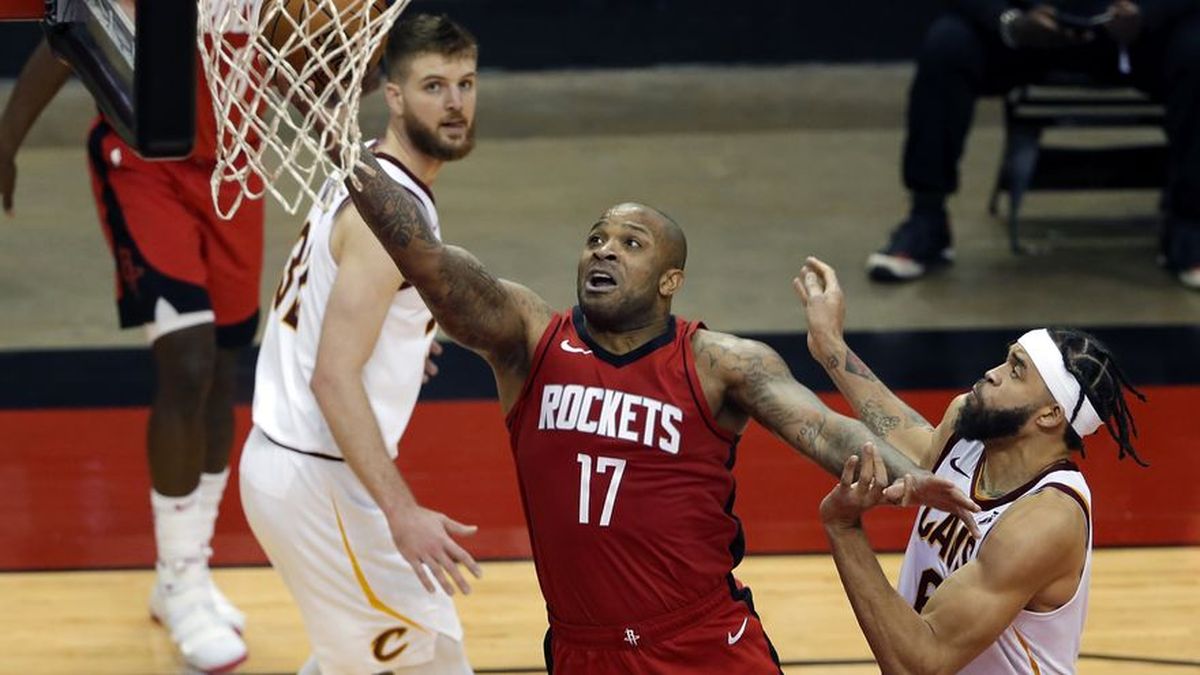 Bucks adquieren a PJ Tucker en canje con Rockets