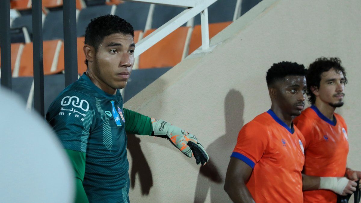 Orlando Mosquera con arco en cero en amistoso con Al Fayha