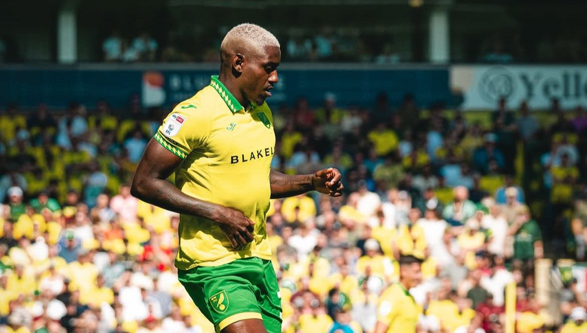 José Córdoba suma 90 minutos en victoria del Norwich City ante el Wrexham