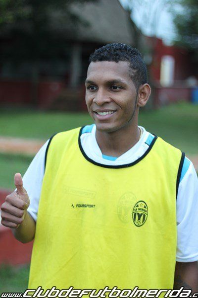 Alberto Negrito Quintero entrena con el CF Mérida, su nuevo equipo