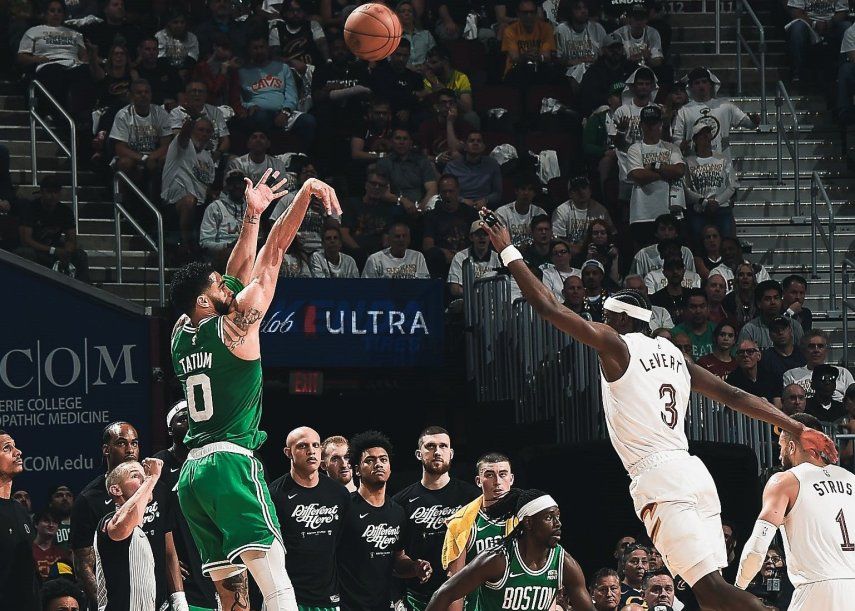 NBA: Celtics derrotan a Cavaliers y se ponen a un triunfo de las Finales de Conferencia