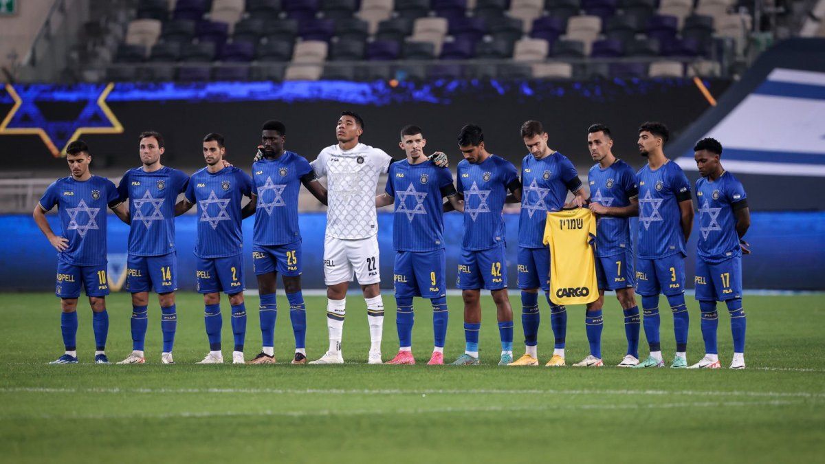 Orlando Mosquera figura con el Maccabi Tel Aviv deteniendo un penal