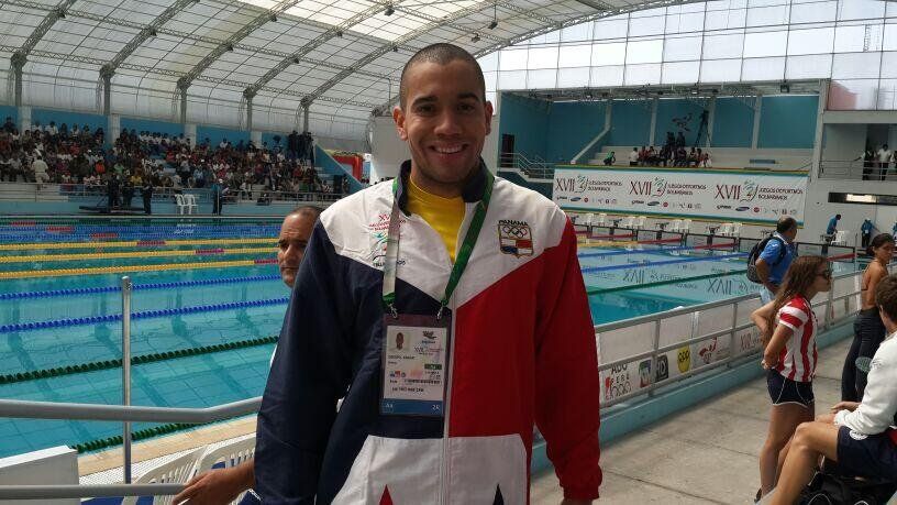 Edgar Crespo e Ismael Ortíz en finales de la natación bolivariana