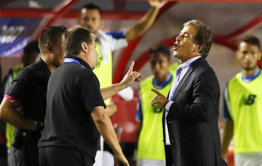 Jorge Luis Pinto calienta el duelo ante Bolillo Gómez