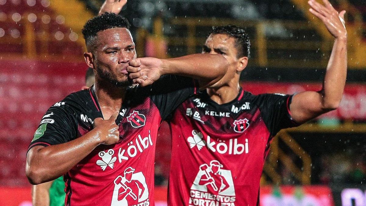 Rolando Blackburn podría volver a jugar en Guatemala