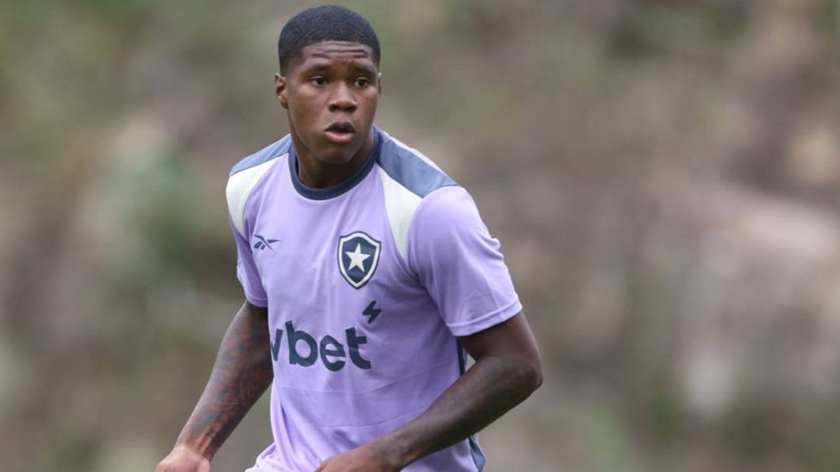 Kadir Barría se entrena con el primer equipo del Botafogo bajo el mando ...