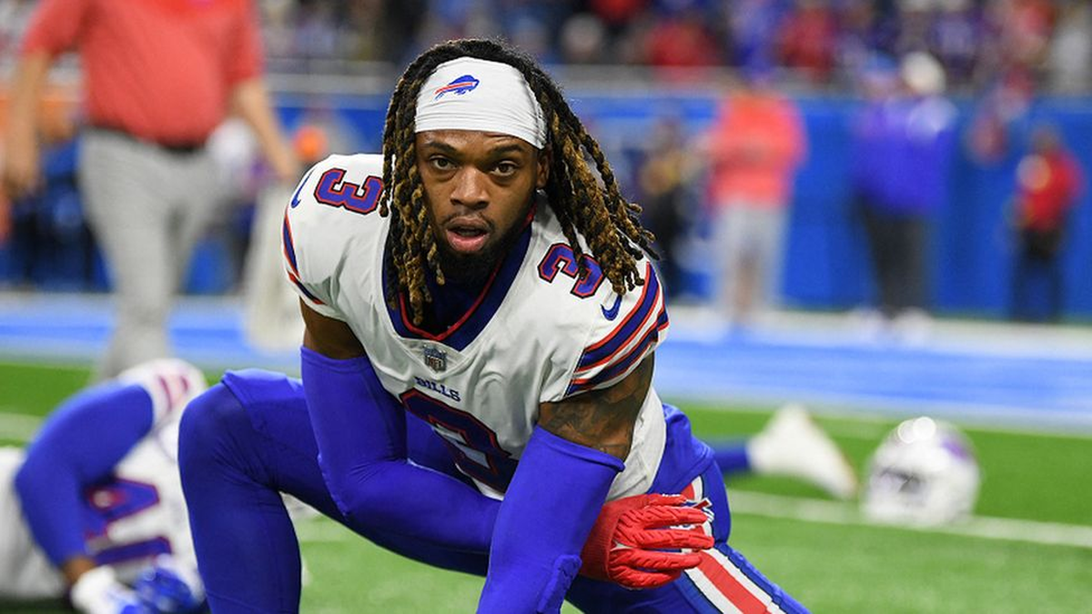 NFL: Damar Hamlin muestra signos de mejora, pero sigue en estado crítico