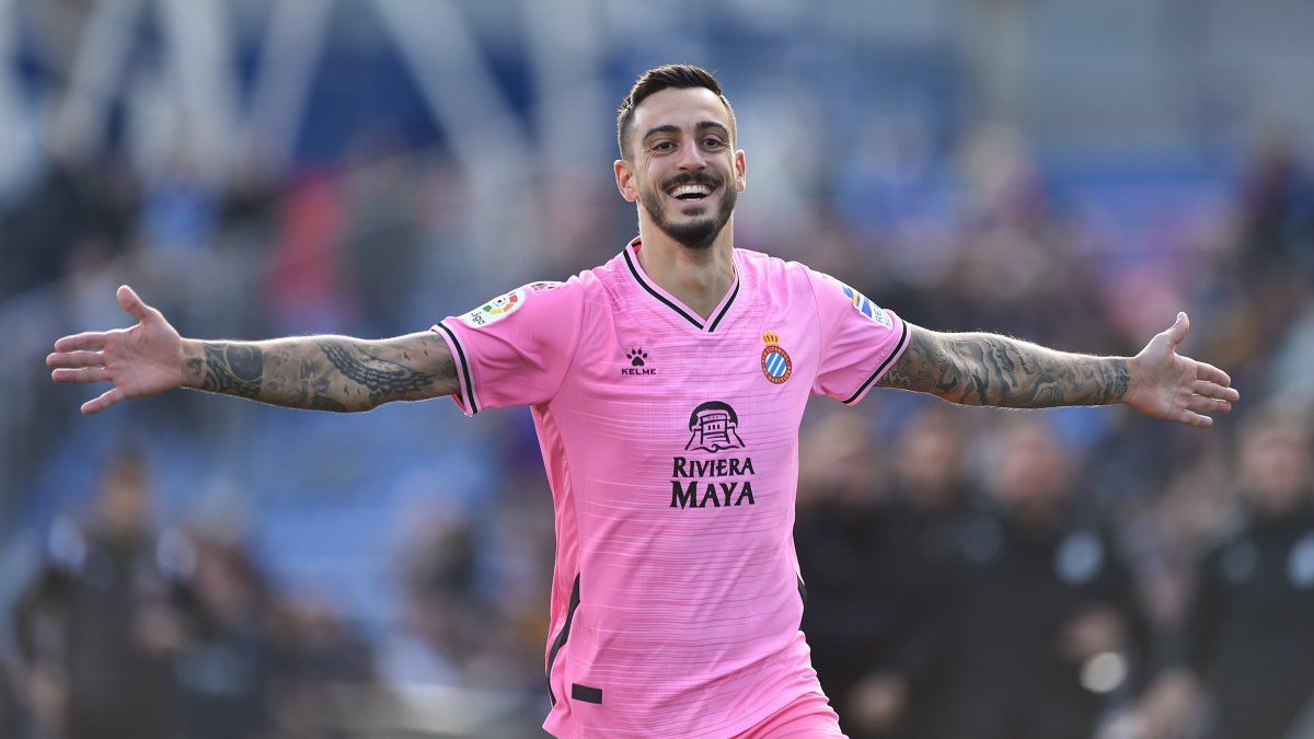 Espanyol gana con gol de Joselu desde la mitad de la cancha