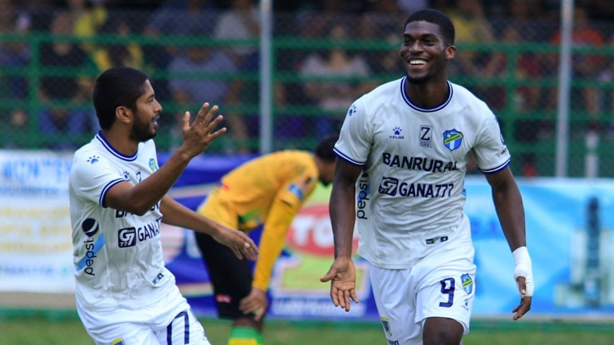 Azarías Londoño rescata el empate de Comunicaciones en J17