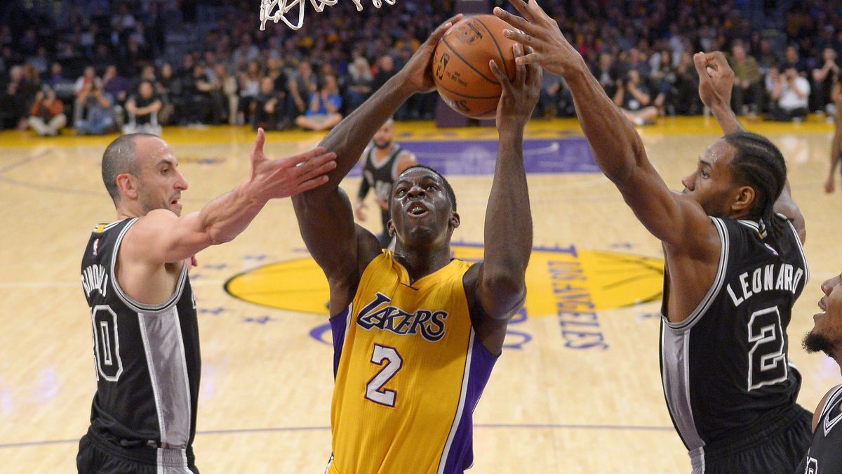 Ginóbili suma 20, Spurs empañan aniversario de marca de Kobe