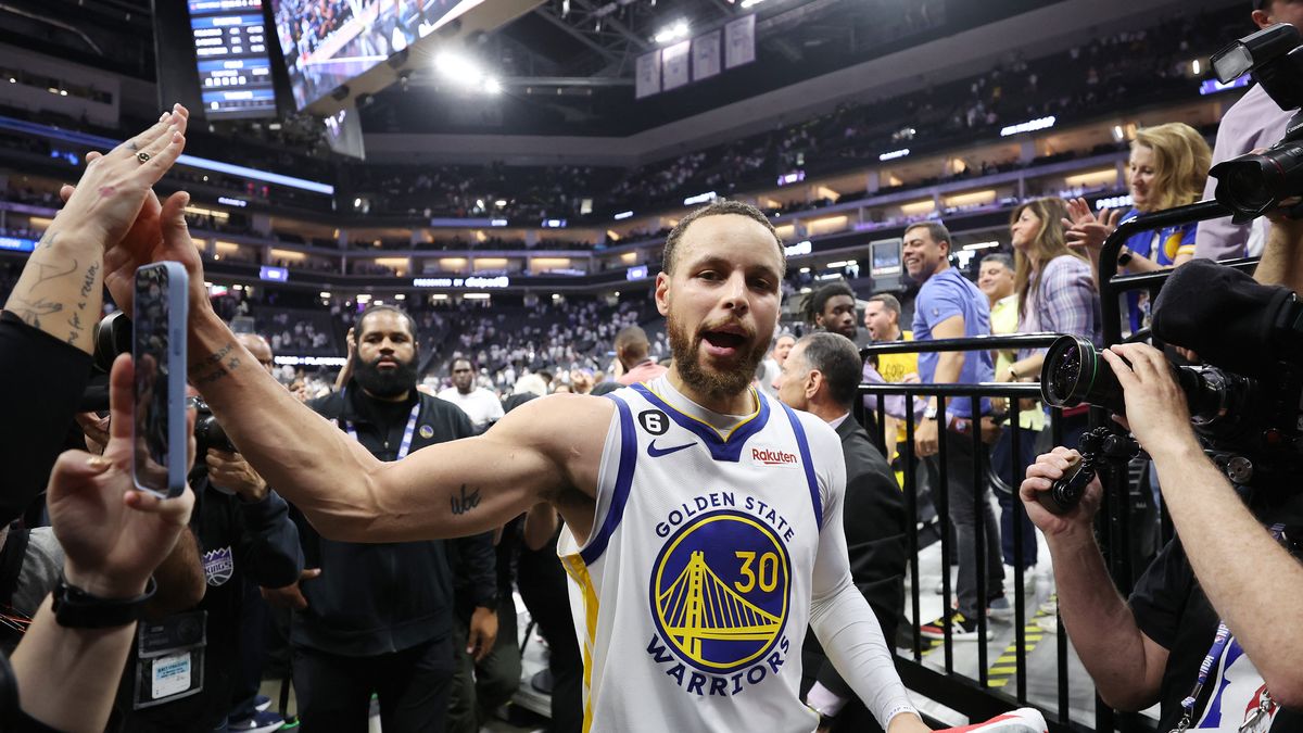 NBA: Stephen Curry se viste de héroe con 50 puntos para los Warriors